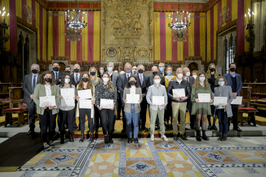 Amics del País entrega 13 becas de movilidad y el premio Llegat ...